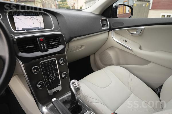 Melns Volvo V40 2013 Jelgava, ar dzinēja tilpumu 1.60 L un nobraukumu 0 tūkst. km par 6250 €, foto 10 vietnē AUTOMOTO.COM.LV