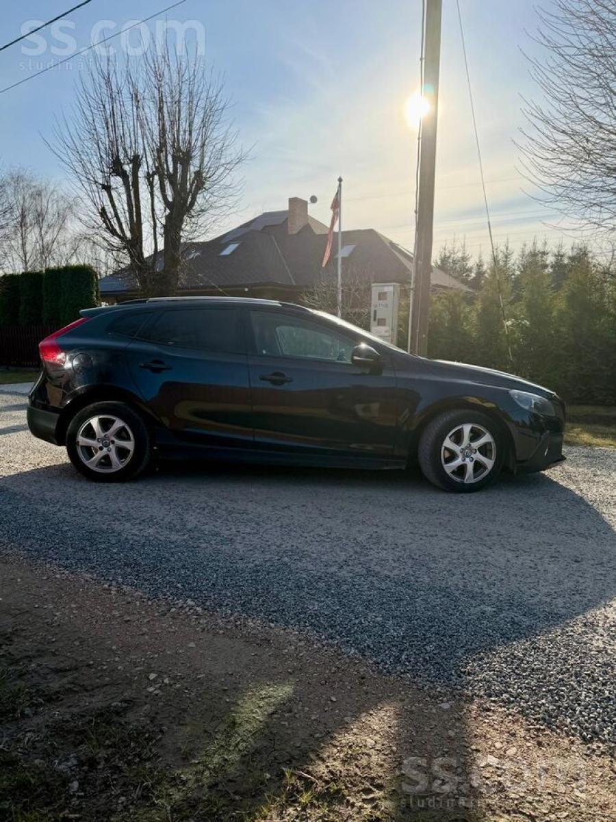 Melns Volvo V40 2013 Jelgava, ar dzinēja tilpumu 1.60 L un nobraukumu 232 tūkst. km par 6200 €, foto 3 vietnē AUTOMOTO.COM.LV