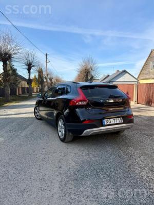 Melns Volvo V40 2013 Jelgava, ar dzinēja tilpumu 1.60 L un nobraukumu 232 tūkst. km par 6200 €, foto 4 vietnē AUTOMOTO.COM.LV