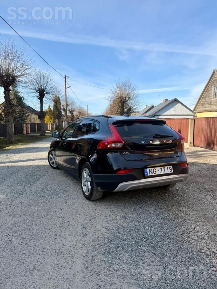 Melns Volvo V40 2013 Jelgava, ar dzinēja tilpumu 1.60 L un nobraukumu 232 tūkst. km par 6200 €, foto 4 vietnē AUTOMOTO.COM.LV