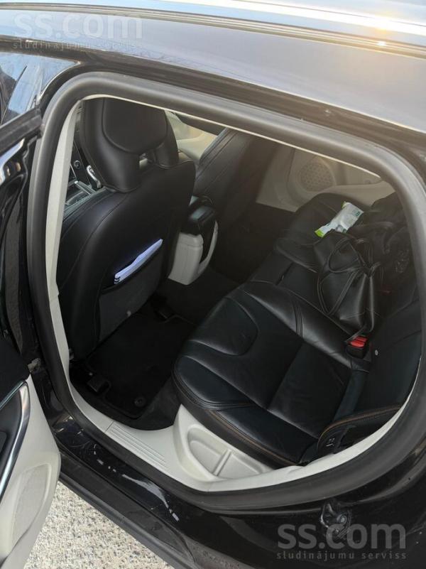 Black Volvo V40 2013 in Jelgava, with an engine capacity of 1.60 L and mileage of 232 thousand km for 6200 €, photo 5 on AUTOMOTO.COM.LV