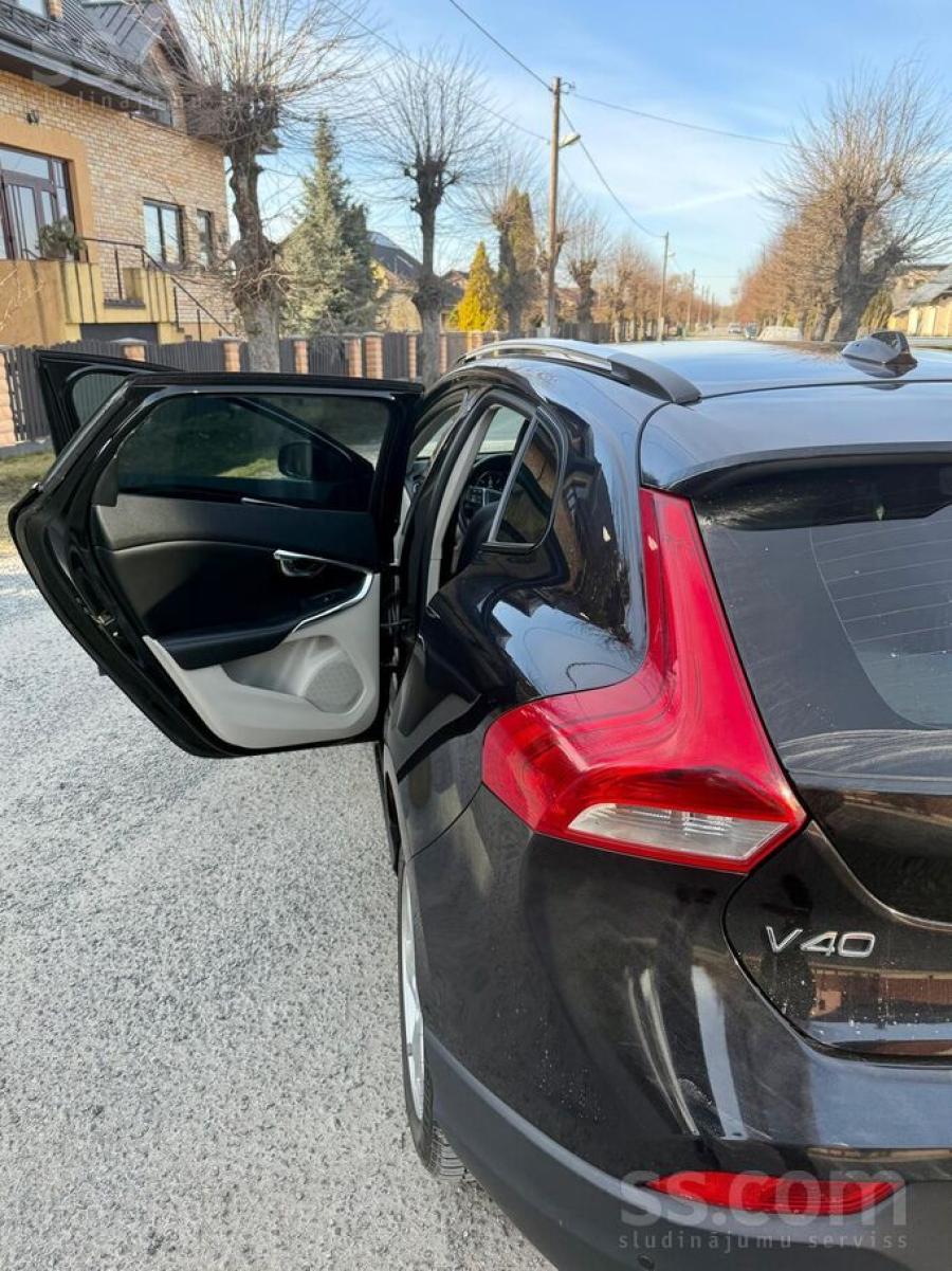 Melns Volvo V40 2013 Jelgava, ar dzinēja tilpumu 1.60 L un nobraukumu 232 tūkst. km par 6200 €, foto 7 vietnē AUTOMOTO.COM.LV
