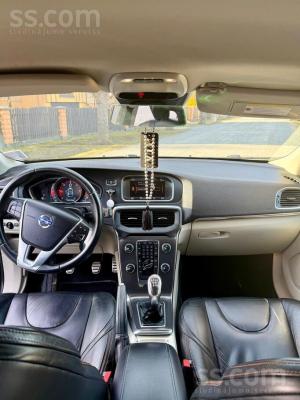 Melns Volvo V40 2013 Jelgava, ar dzinēja tilpumu 1.60 L un nobraukumu 232 tūkst. km par 6200 €, foto 8 vietnē AUTOMOTO.COM.LV