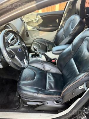 Melns Volvo V40 2013 Jelgava, ar dzinēja tilpumu 1.60 L un nobraukumu 232 tūkst. km par 6200 €, foto 9 vietnē AUTOMOTO.COM.LV