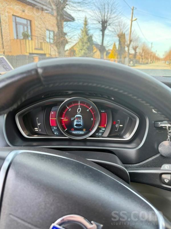 Black Volvo V40 2013 in Jelgava, with an engine capacity of 1.60 L and mileage of 232 thousand km for 6200 €, photo 9 on AUTOMOTO.COM.LV