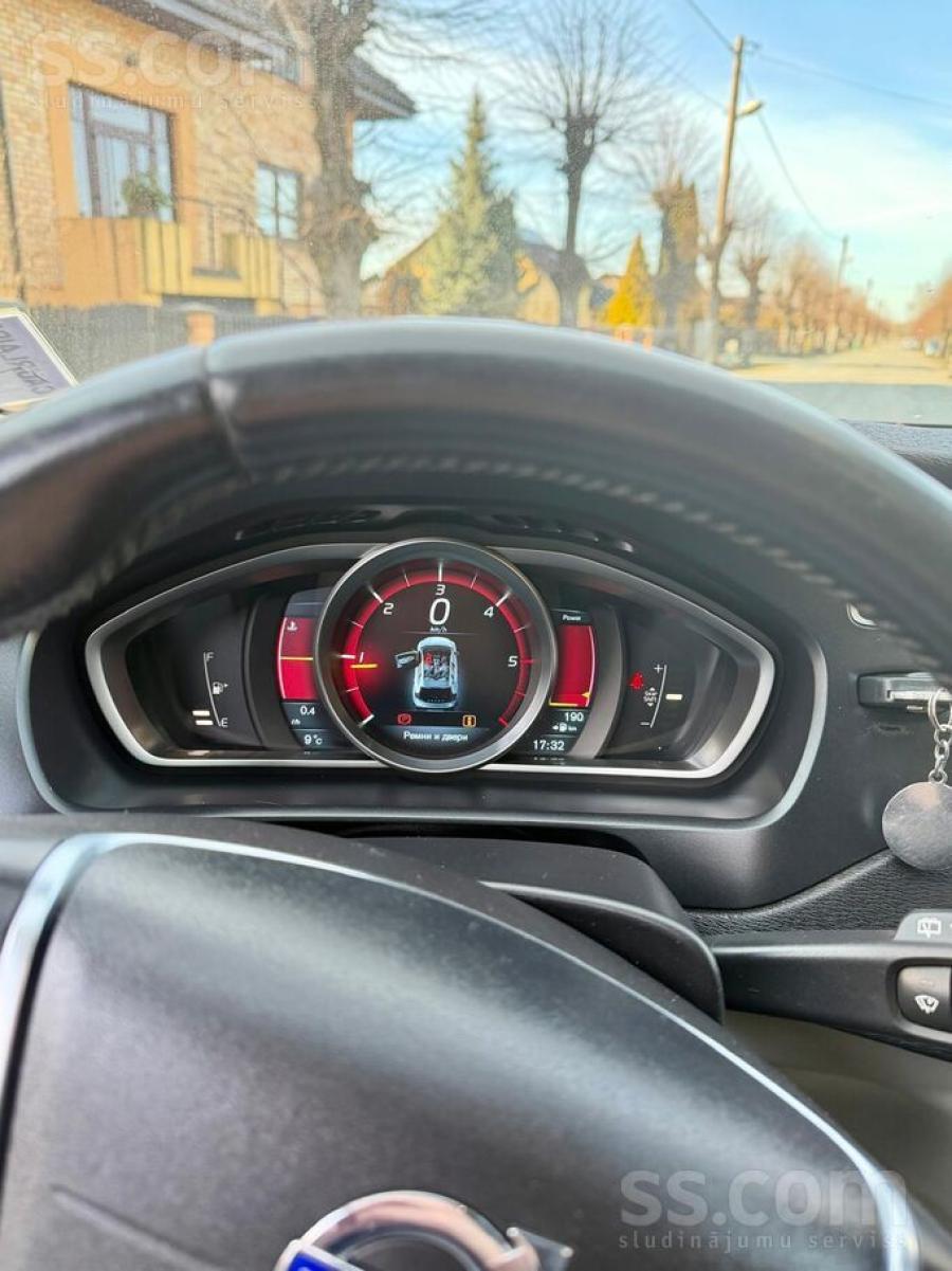 Melns Volvo V40 2013 Jelgava, ar dzinēja tilpumu 1.60 L un nobraukumu 232 tūkst. km par 6200 €, foto 10 vietnē AUTOMOTO.COM.LV
