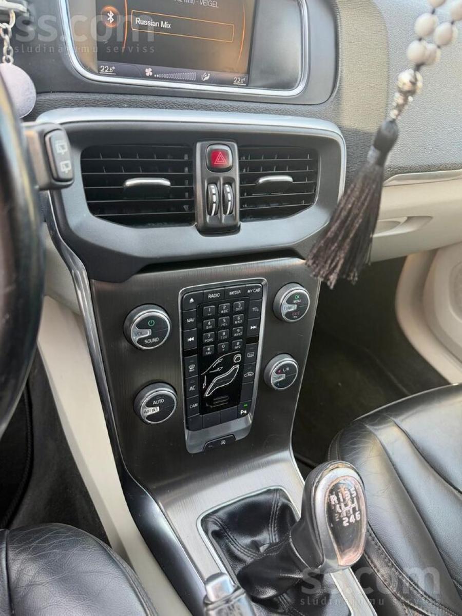 Melns Volvo V40 2013 Jelgava, ar dzinēja tilpumu 1.60 L un nobraukumu 232 tūkst. km par 6200 €, foto 11 vietnē AUTOMOTO.COM.LV