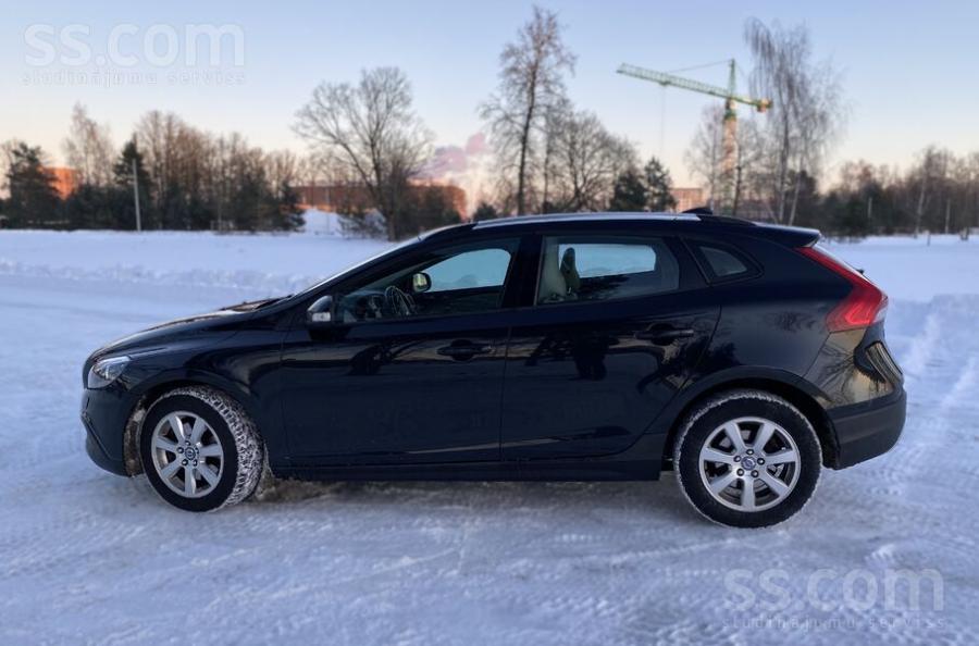 Melns Volvo V40 2013 Rīga, ar dzinēja tilpumu 1.60 L un nobraukumu 266 tūkst. km par 6150 €, foto 3 vietnē AUTOMOTO.COM.LV