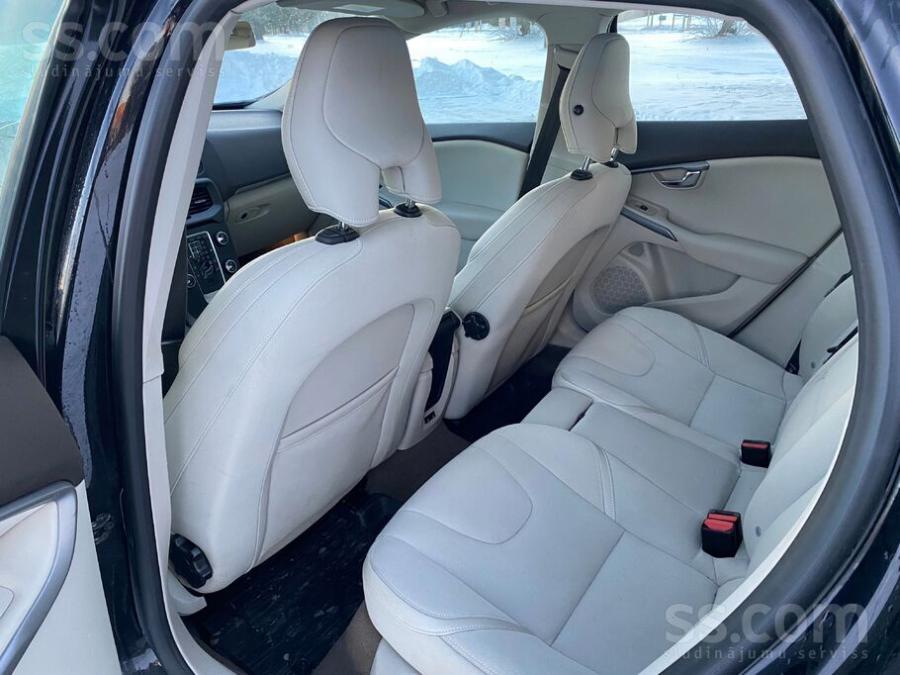 Melns Volvo V40 2013 Rīga, ar dzinēja tilpumu 1.60 L un nobraukumu 266 tūkst. km par 6150 €, foto 10 vietnē AUTOMOTO.COM.LV