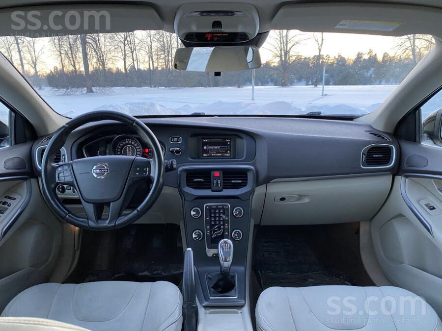 Melns Volvo V40 2013 Rīga, ar dzinēja tilpumu 1.60 L un nobraukumu 266 tūkst. km par 6150 €, foto 16 vietnē AUTOMOTO.COM.LV