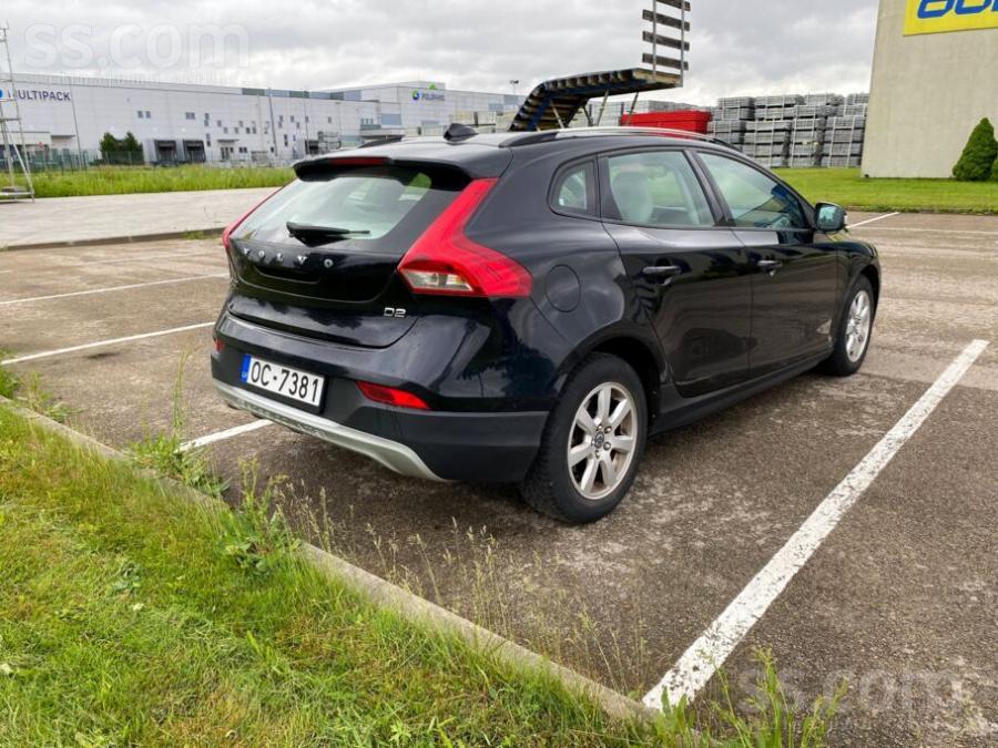 Melns Volvo V40 2013 Rīga, ar dzinēja tilpumu 1.60 L un nobraukumu 273 tūkst. km par 5950 €, foto 9 vietnē AUTOMOTO.COM.LV