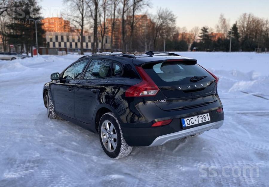 Melns Volvo V40 2013 Rīga, ar dzinēja tilpumu 1.60 L un nobraukumu 266 tūkst. km par 5900 €, foto 4 vietnē AUTOMOTO.COM.LV