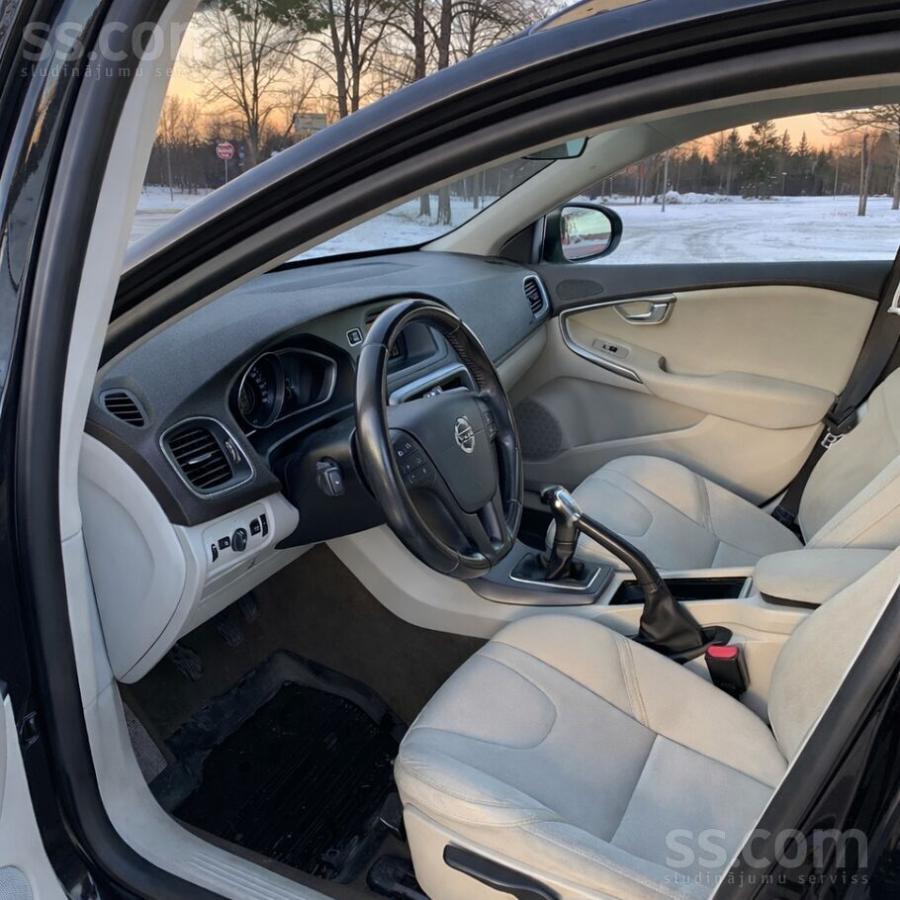 Melns Volvo V40 2013 Rīga, ar dzinēja tilpumu 1.60 L un nobraukumu 266 tūkst. km par 5900 €, foto 11 vietnē AUTOMOTO.COM.LV