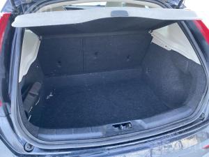 Melns Volvo V40 2013 Rīga, ar dzinēja tilpumu 1.60 L un nobraukumu 266 tūkst. km par 5900 €, foto 12 vietnē AUTOMOTO.COM.LV