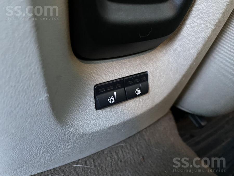 Melns Volvo V40 2013 Rīga, ar dzinēja tilpumu 1.60 L un nobraukumu 266 tūkst. km par 5900 €, foto 13 vietnē AUTOMOTO.COM.LV