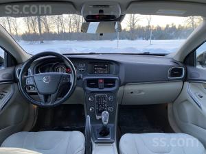 Melns Volvo V40 2013 Rīga, ar dzinēja tilpumu 1.60 L un nobraukumu 266 tūkst. km par 5900 €, foto 16 vietnē AUTOMOTO.COM.LV
