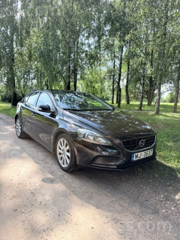 Melns Volvo V40 2013 Rīga, ar dzinēja tilpumu 1.60 L un nobraukumu 236 tūkst. km par 4950 €, foto 2 vietnē AUTOMOTO.COM.LV