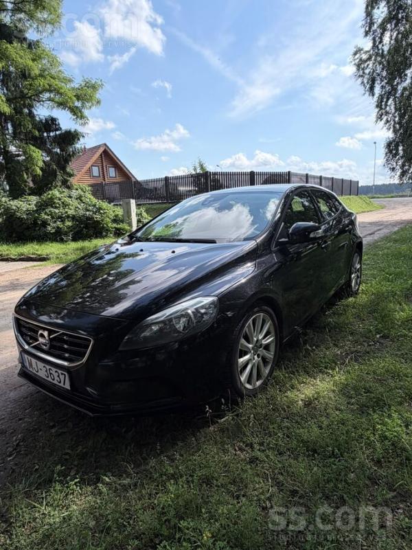 Melns Volvo V40 2013 Rīga, ar dzinēja tilpumu 1.60 L un nobraukumu 236 tūkst. km par 4950 €, foto 3 vietnē AUTOMOTO.COM.LV
