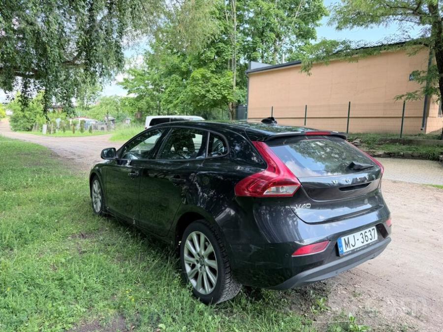 Melns Volvo V40 2013 Rīga, ar dzinēja tilpumu 1.60 L un nobraukumu 236 tūkst. km par 4950 €, foto 5 vietnē AUTOMOTO.COM.LV