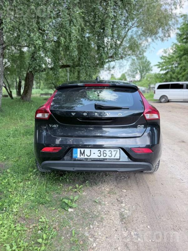 Black Volvo V40 2013 in Riga, with an engine capacity of 1.60 L and mileage of 236 thousand km for 4950 €, photo 5 on AUTOMOTO.COM.LV