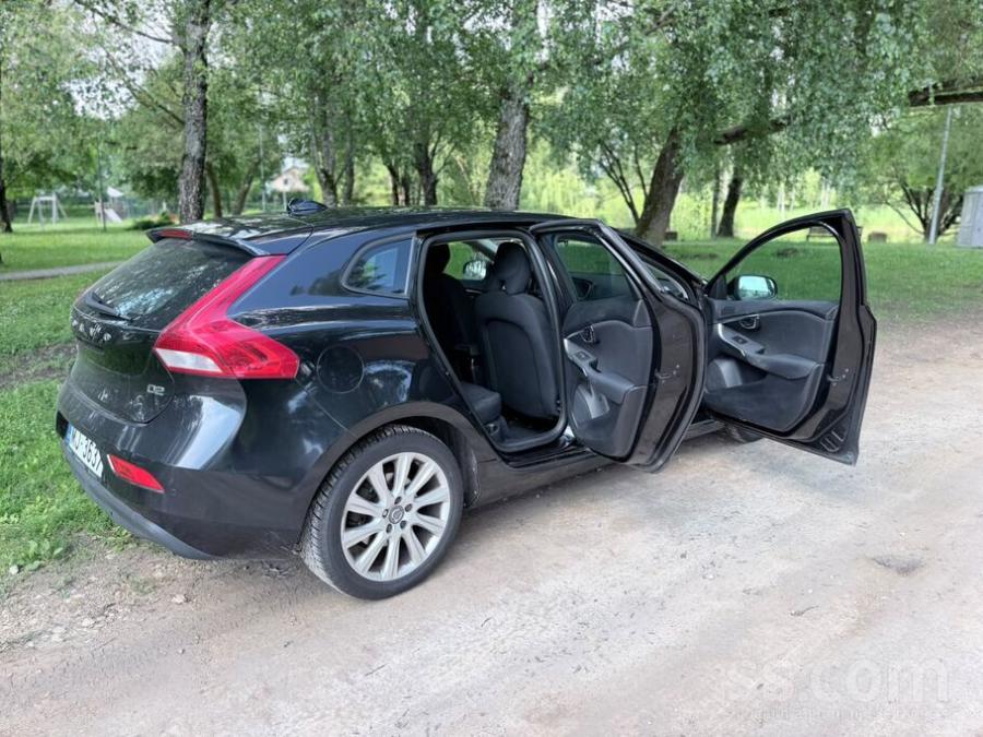 Melns Volvo V40 2013 Rīga, ar dzinēja tilpumu 1.60 L un nobraukumu 236 tūkst. km par 4950 €, foto 8 vietnē AUTOMOTO.COM.LV