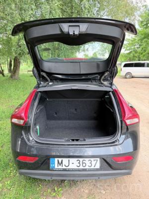 Melns Volvo V40 2013 Rīga, ar dzinēja tilpumu 1.60 L un nobraukumu 236 tūkst. km par 4950 €, foto 12 vietnē AUTOMOTO.COM.LV
