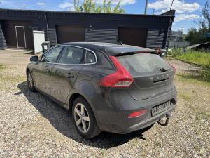 Melns Volvo V40 2013 Alīta, ar dzinēja tilpumu 1.60 L un nobraukumu 295 tūkst. km par 4850 €, foto 4 vietnē AUTOMOTO.COM.LV