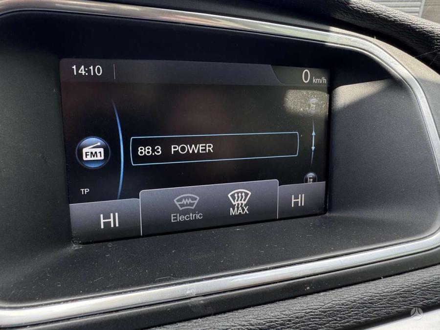 Melns Volvo V40 2013 Alīta, ar dzinēja tilpumu 1.60 L un nobraukumu 295 tūkst. km par 4850 €, foto 14 vietnē AUTOMOTO.COM.LV
