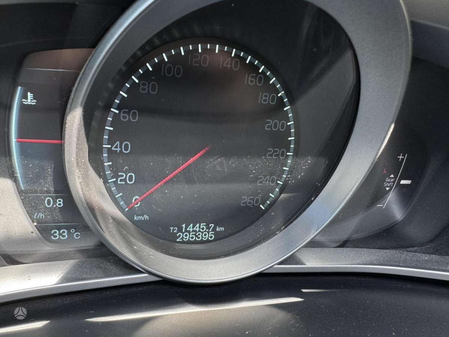 Melns Volvo V40 2013 Alīta, ar dzinēja tilpumu 1.60 L un nobraukumu 295 tūkst. km par 4850 €, foto 20 vietnē AUTOMOTO.COM.LV