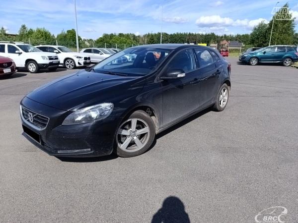 Черный Вольво В40 2013 в Авиженяй, объемом двигателя 1.60 л и пробегом 260 тыс. км за 5000 €, фото 1 на AUTOMOTO.COM.LV