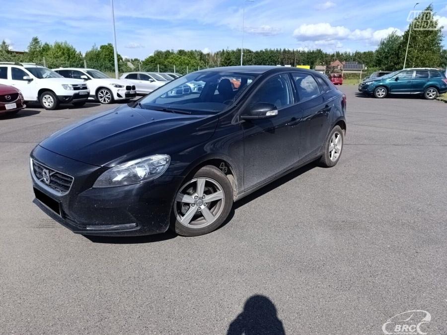 Черный Вольво В40 2013 в Авиженяй, объемом двигателя 1.60 л и пробегом 260 тыс. км за 5000 €, фото 1 на AUTOMOTO.COM.LV