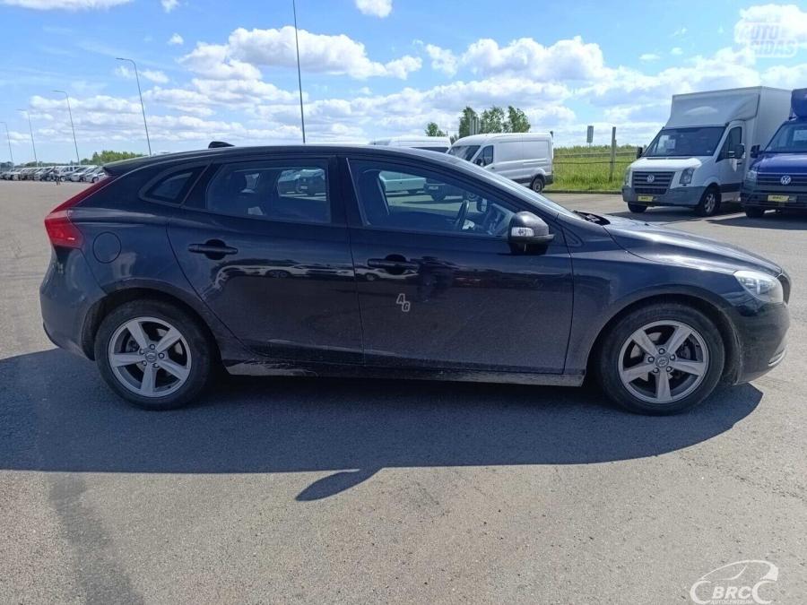 Черный Вольво В40 2013 в Авиженяй, объемом двигателя 1.60 л и пробегом 260 тыс. км за 5000 €, фото 7 на AUTOMOTO.COM.LV