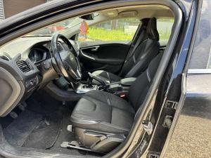 Black Volvo V40 2013 in Alytus, with an engine capacity of 1.60 L and mileage of 295 thousand km for 4600 €, photo 6 on AUTOMOTO.COM.LV