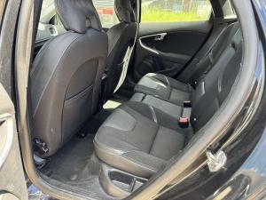 Black Volvo V40 2013 in Alytus, with an engine capacity of 1.60 L and mileage of 295 thousand km for 4600 €, photo 9 on AUTOMOTO.COM.LV