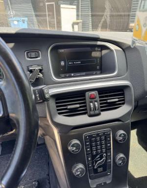 Black Volvo V40 2013 in Alytus, with an engine capacity of 1.60 L and mileage of 295 thousand km for 4600 €, photo 11 on AUTOMOTO.COM.LV