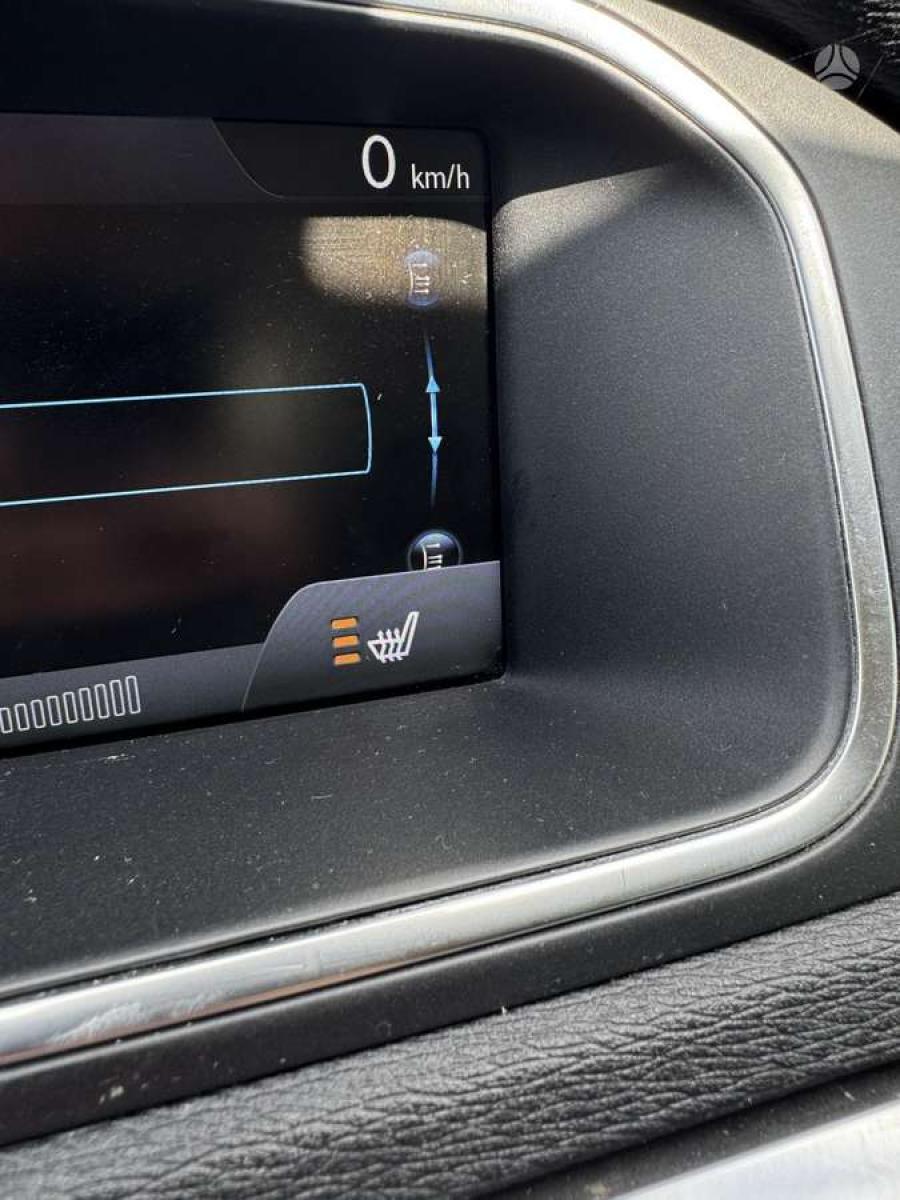 Black Volvo V40 2013 in Alytus, with an engine capacity of 1.60 L and mileage of 295 thousand km for 4600 €, photo 12 on AUTOMOTO.COM.LV