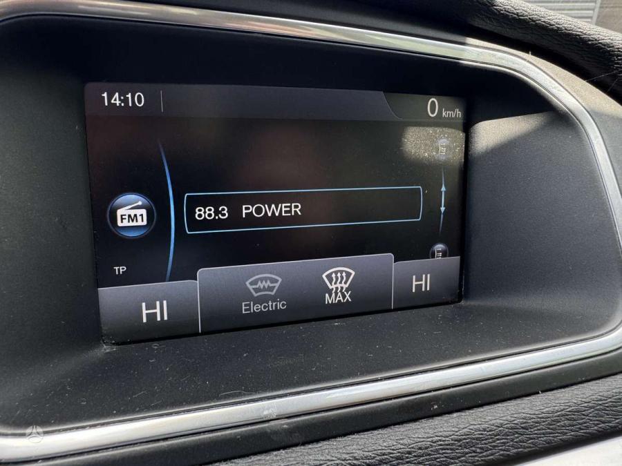 Black Volvo V40 2013 in Alytus, with an engine capacity of 1.60 L and mileage of 295 thousand km for 4600 €, photo 14 on AUTOMOTO.COM.LV