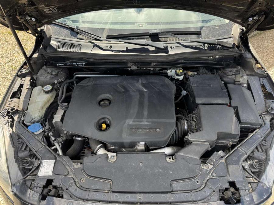 Black Volvo V40 2013 in Alytus, with an engine capacity of 1.60 L and mileage of 295 thousand km for 4600 €, photo 21 on AUTOMOTO.COM.LV