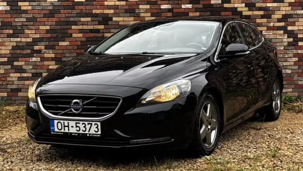 Melns Volvo V40 2013 Rīga, ar dzinēja tilpumu 1.60 L un nobraukumu 259 tūkst. km par 5400 €, foto 1 vietnē AUTOMOTO.COM.LV