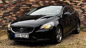 Melns Volvo V40 2013 Rīga, ar dzinēja tilpumu 1.60 L un nobraukumu 259 tūkst. km par 5400 €, foto  vietnē AUTOMOTO.COM.LV