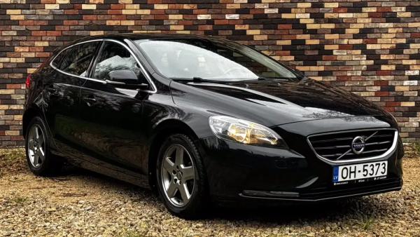 Melns Volvo V40 2013 Rīga, ar dzinēja tilpumu 1.60 L un nobraukumu 259 tūkst. km par 5400 €, foto 2 vietnē AUTOMOTO.COM.LV