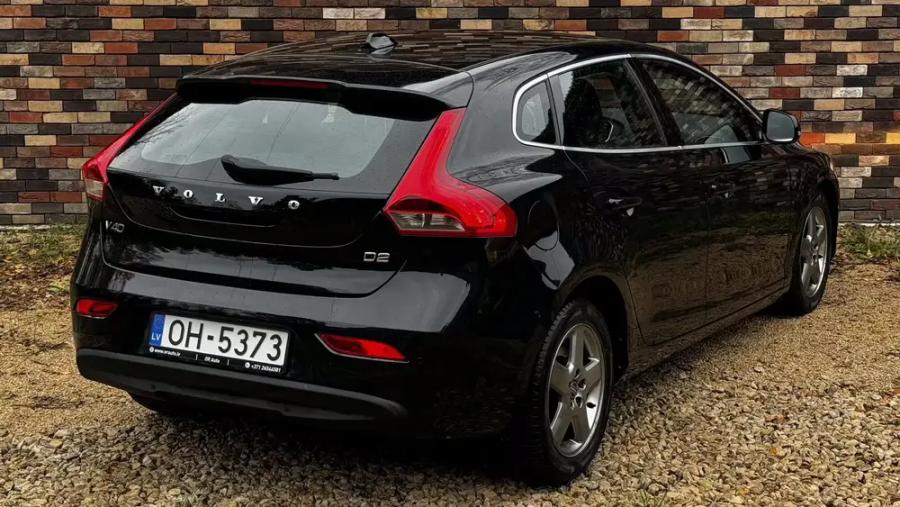 Melns Volvo V40 2013 Rīga, ar dzinēja tilpumu 1.60 L un nobraukumu 259 tūkst. km par 5400 €, foto 4 vietnē AUTOMOTO.COM.LV