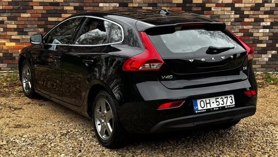 Melns Volvo V40 2013 Rīga, ar dzinēja tilpumu 1.60 L un nobraukumu 259 tūkst. km par 5400 €, foto 5 vietnē AUTOMOTO.COM.LV