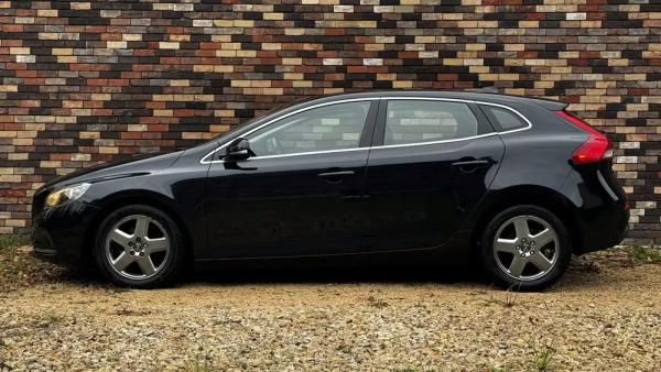 Melns Volvo V40 2013 Rīga, ar dzinēja tilpumu 1.60 L un nobraukumu 259 tūkst. km par 5400 €, foto 5 vietnē AUTOMOTO.COM.LV