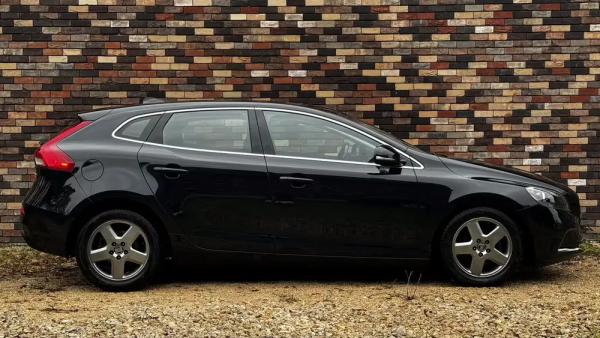 Melns Volvo V40 2013 Rīga, ar dzinēja tilpumu 1.60 L un nobraukumu 259 tūkst. km par 5400 €, foto 7 vietnē AUTOMOTO.COM.LV