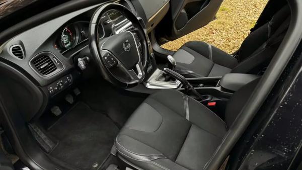 Melns Volvo V40 2013 Rīga, ar dzinēja tilpumu 1.60 L un nobraukumu 259 tūkst. km par 5400 €, foto 9 vietnē AUTOMOTO.COM.LV