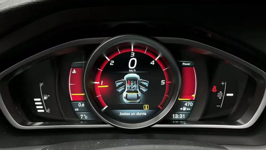 Melns Volvo V40 2013 Rīga, ar dzinēja tilpumu 1.60 L un nobraukumu 259 tūkst. km par 5400 €, foto 11 vietnē AUTOMOTO.COM.LV