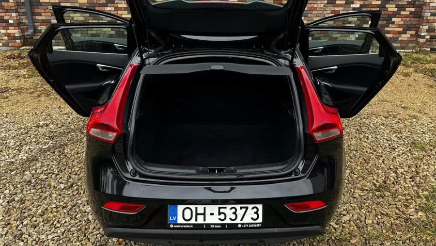 Melns Volvo V40 2013 Rīga, ar dzinēja tilpumu 1.60 L un nobraukumu 259 tūkst. km par 5400 €, foto 14 vietnē AUTOMOTO.COM.LV