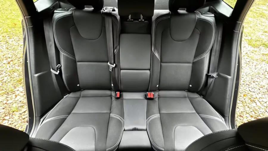 Melns Volvo V40 2013 Rīga, ar dzinēja tilpumu 1.60 L un nobraukumu 259 tūkst. km par 5400 €, foto 15 vietnē AUTOMOTO.COM.LV