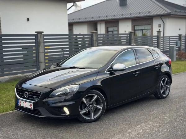 Melns Volvo V40 2013 Jelgava, ar dzinēja tilpumu 1.60 L un nobraukumu 317 tūkst. km par 6550 €, foto 1 vietnē AUTOMOTO.COM.LV